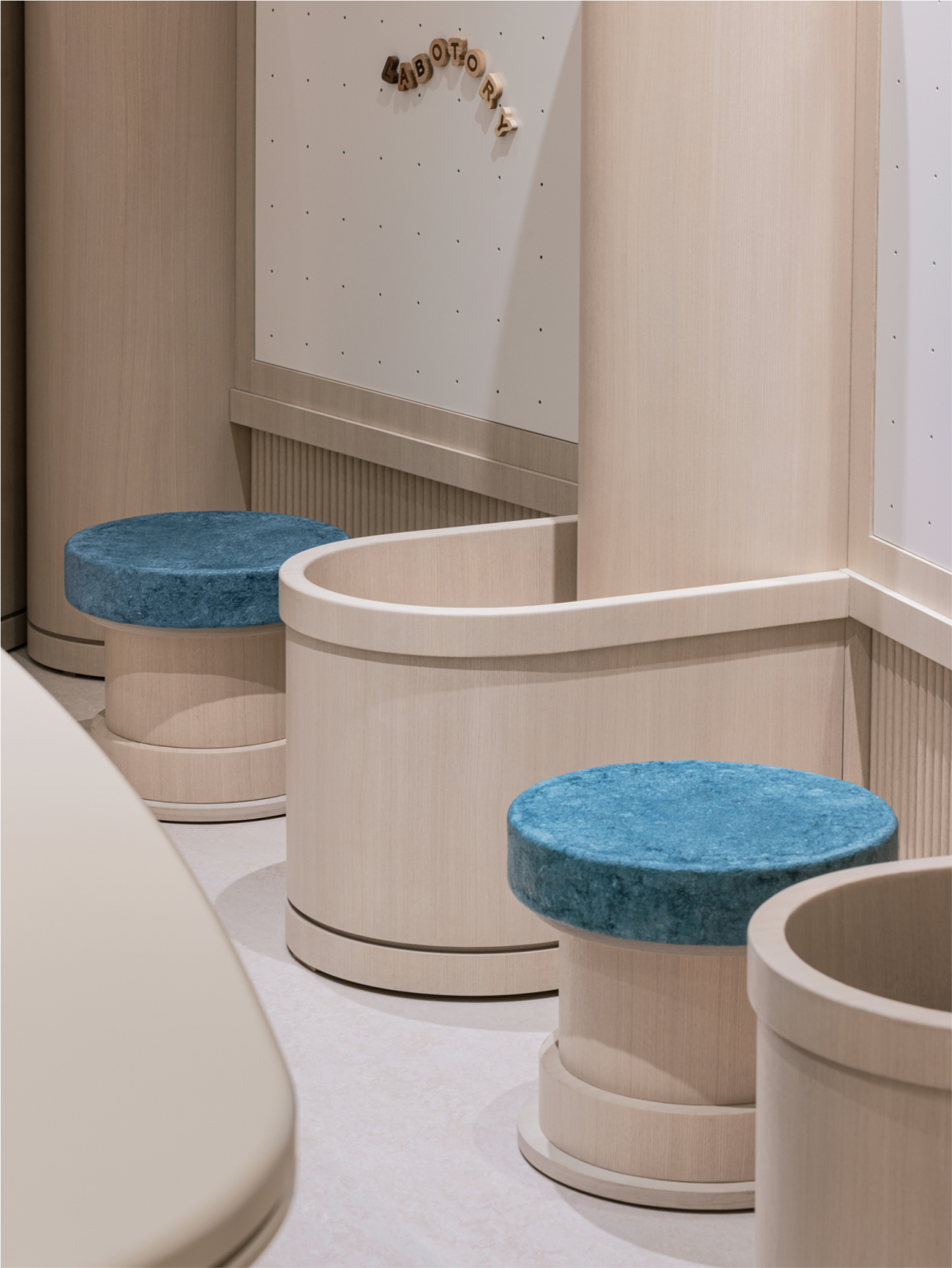 Kinder Studio | LABOTORY